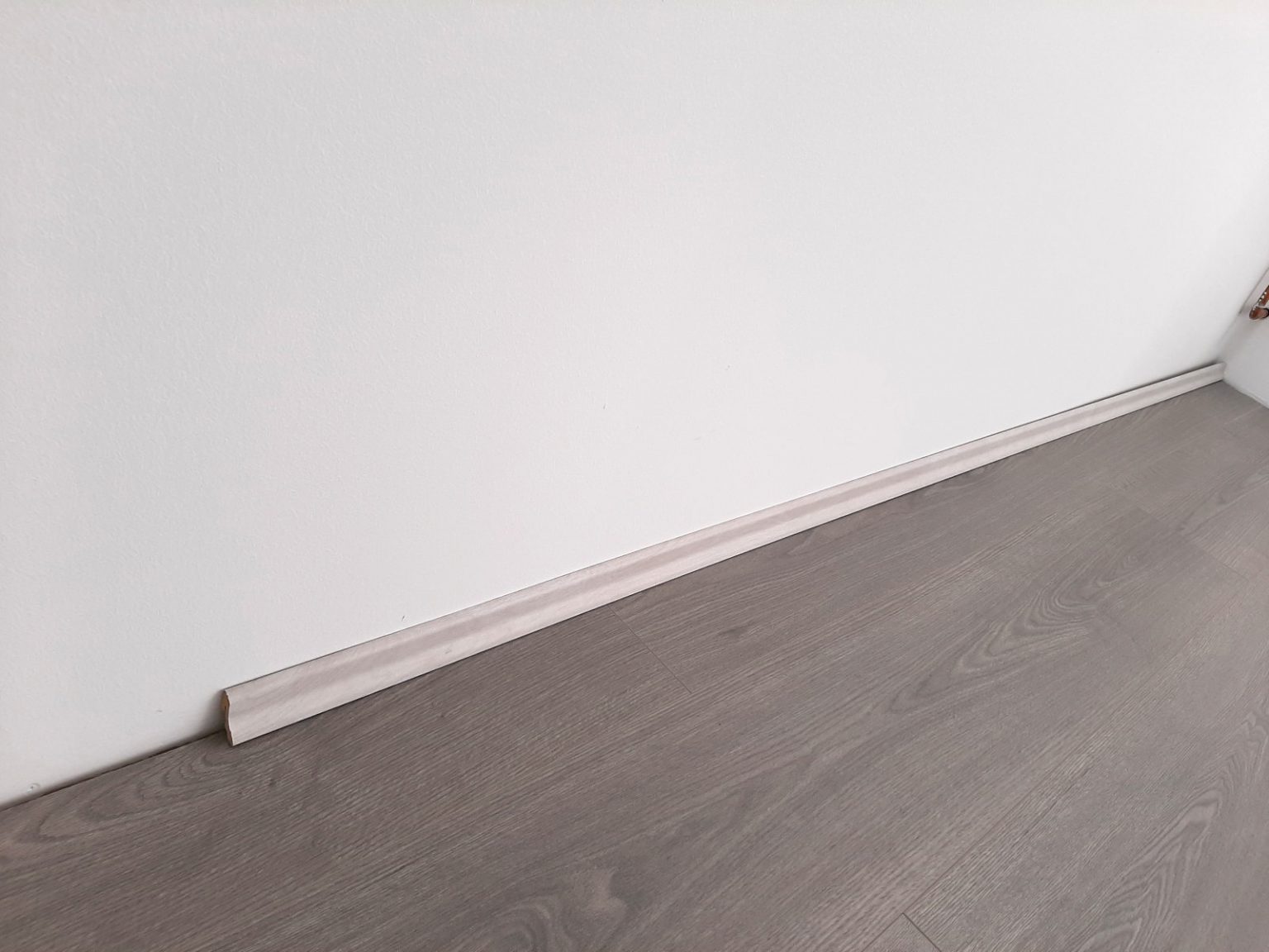 Letvica za laminat 18,5/38,5/2400 Hrast Bijeli D8615 2,4m - Jer kad ...